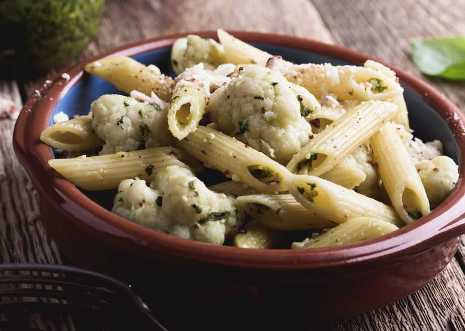 Pasta con cavolo bianco, pesto e formaggio - Ricette in 30 minuti