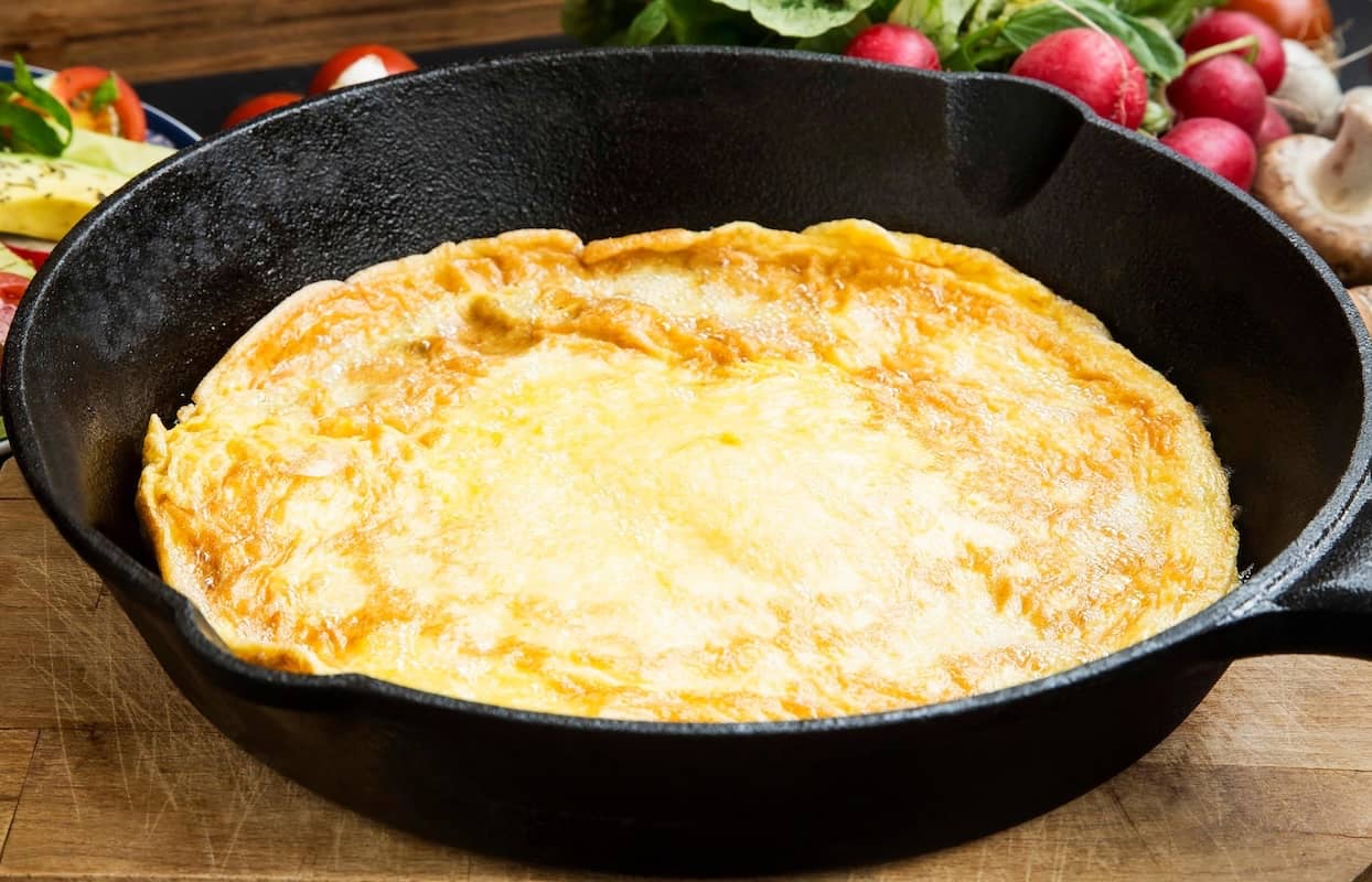 Come fare una frittata in padella: metodo base, tempi e consigli ...